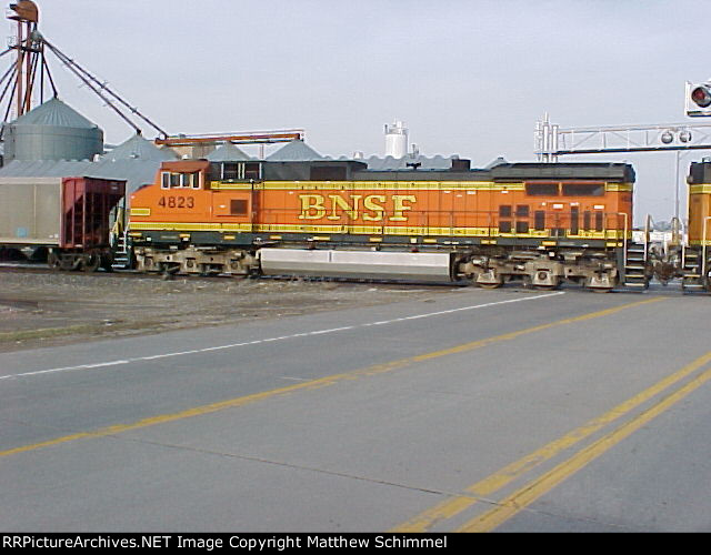 BNSF 4823